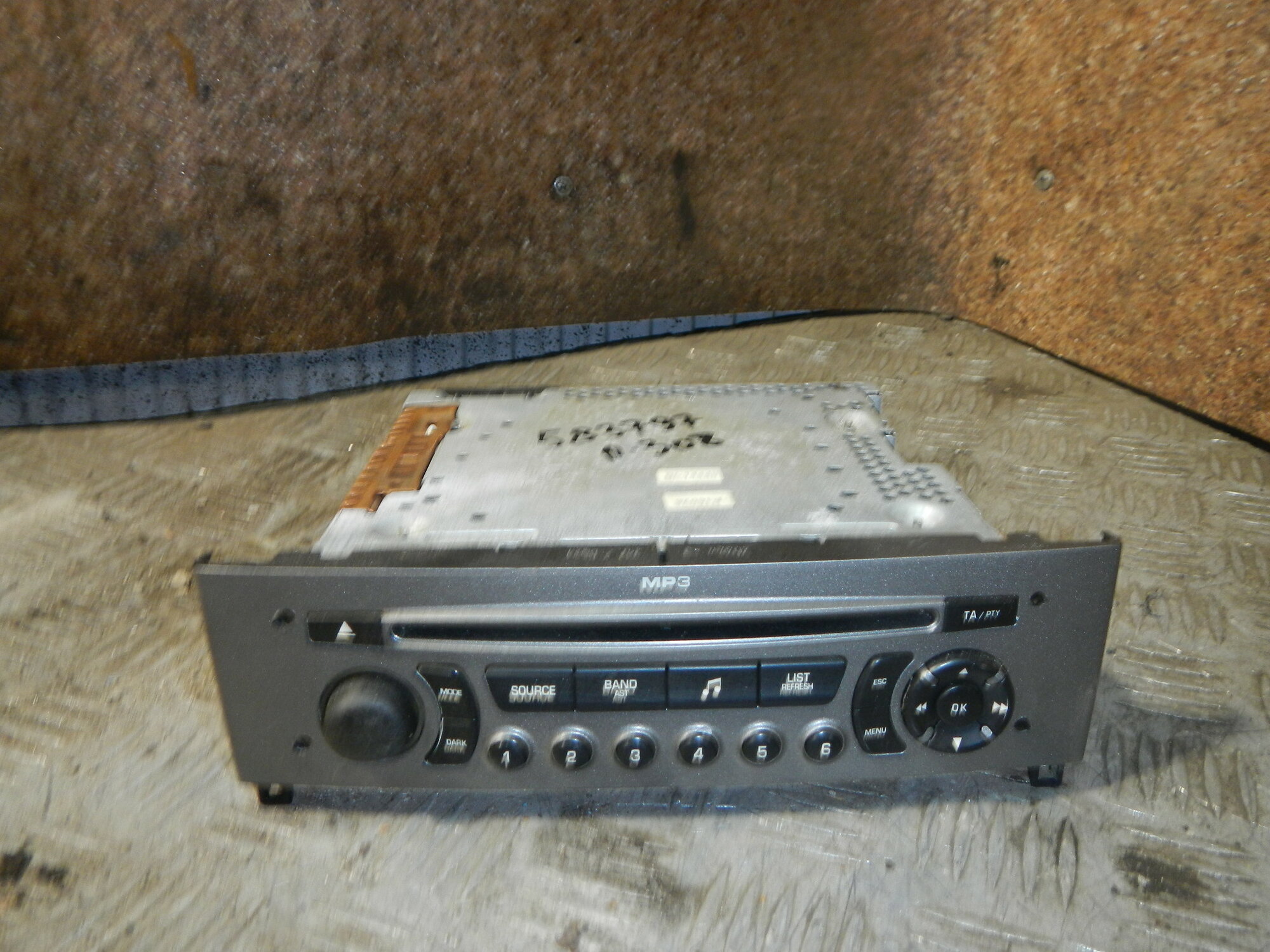 Б/У Магнитола, Peugeot (Пежо)-308 (07-) PEUGEOT 308 (07-) Потертости. 583797 Peugeot-Citroen арт. 657959