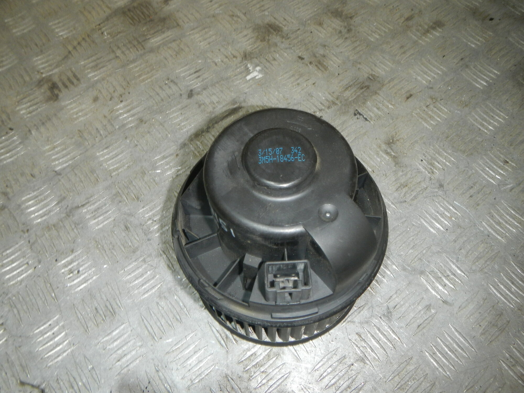 Б/У Моторчик отопителя, Ford (Форд)-FOCUS 2 (05-08) FORD FOCUS 2 (05-08) Без видимых повреждений. 589151 FORD арт. 13795...