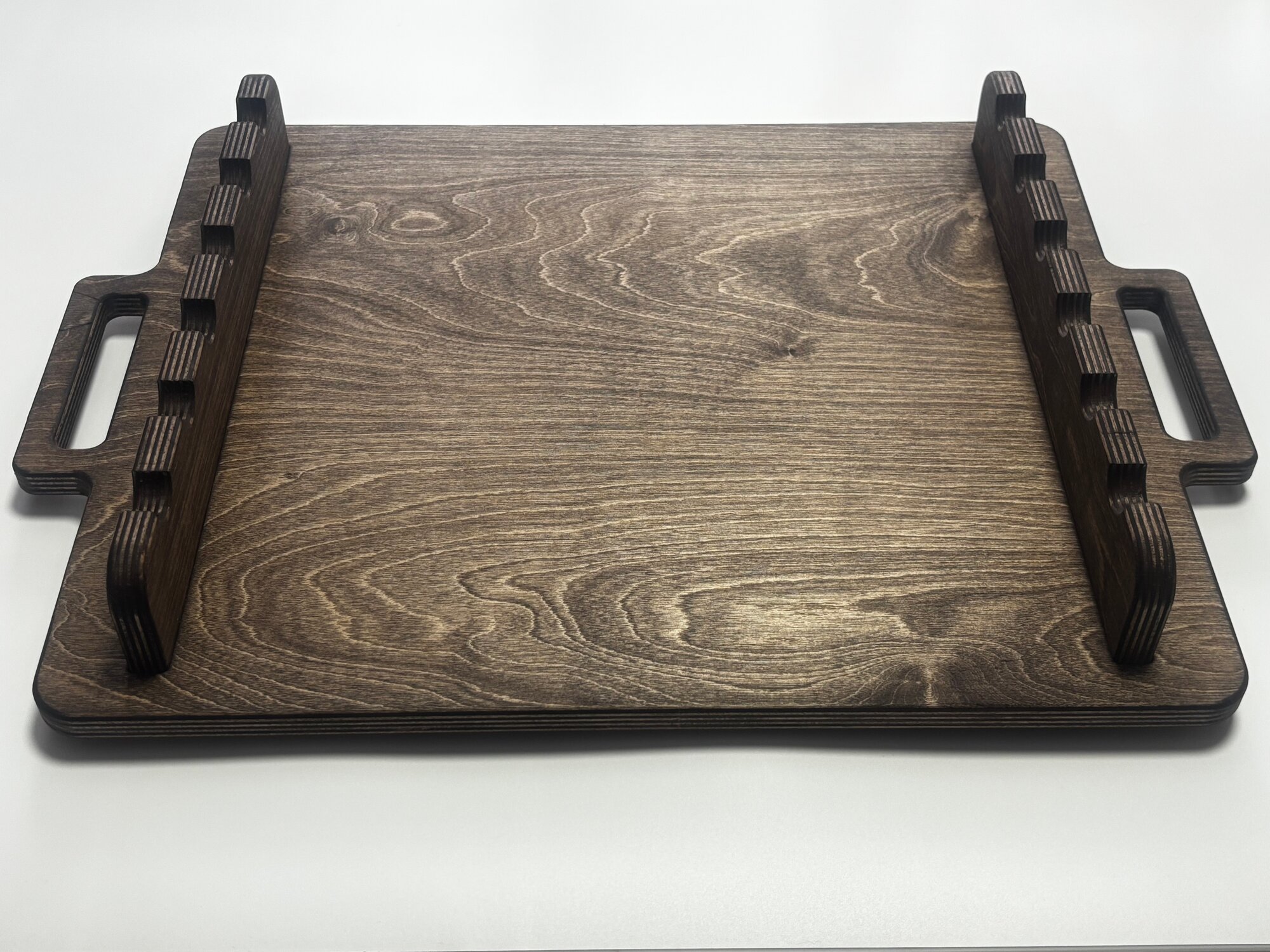 Деревянный поднос для подачи шашлыка