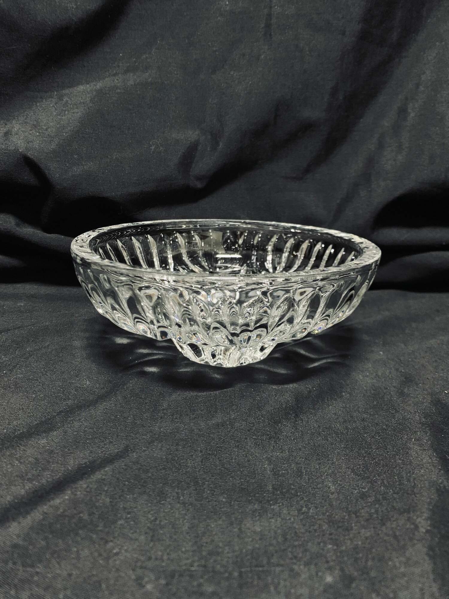 Хрустальная конфетница "Резные листочки"