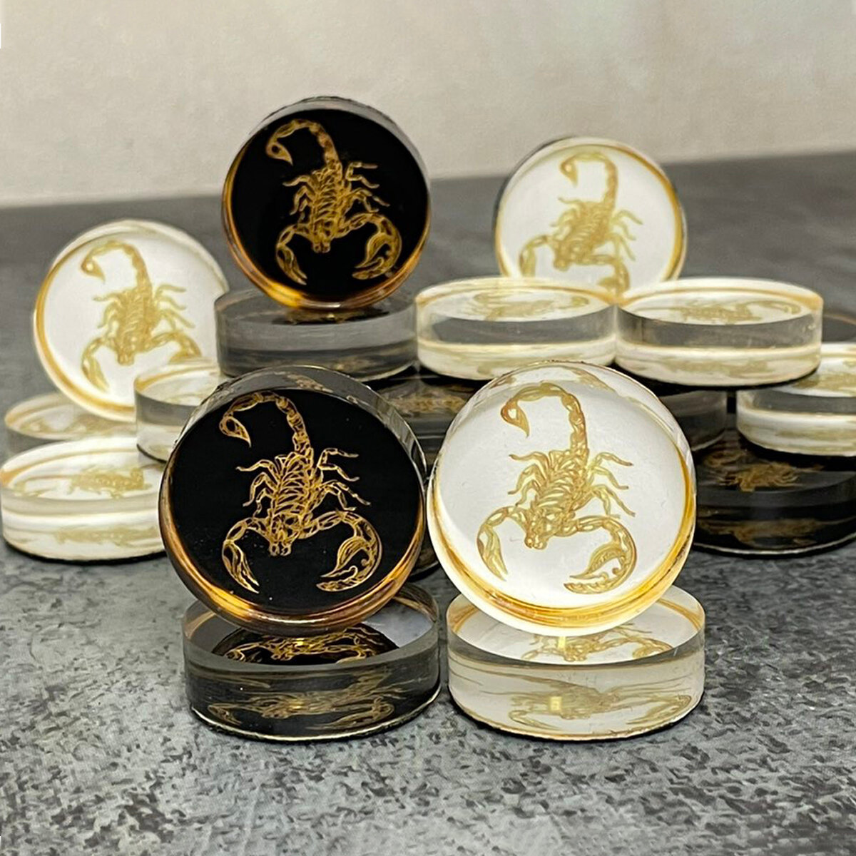 Фишки для нард из оргстекла "Скорпионы", размер 27 мм, количество 30 шт, мешочек для хранения