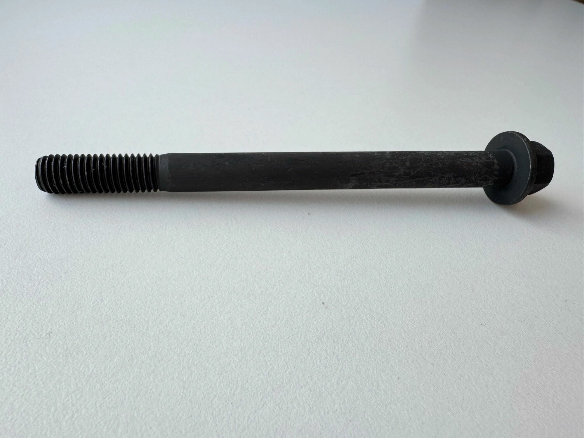 Болт выпускного коллектора 8929357 Detroit Diesel Детроит Дизель