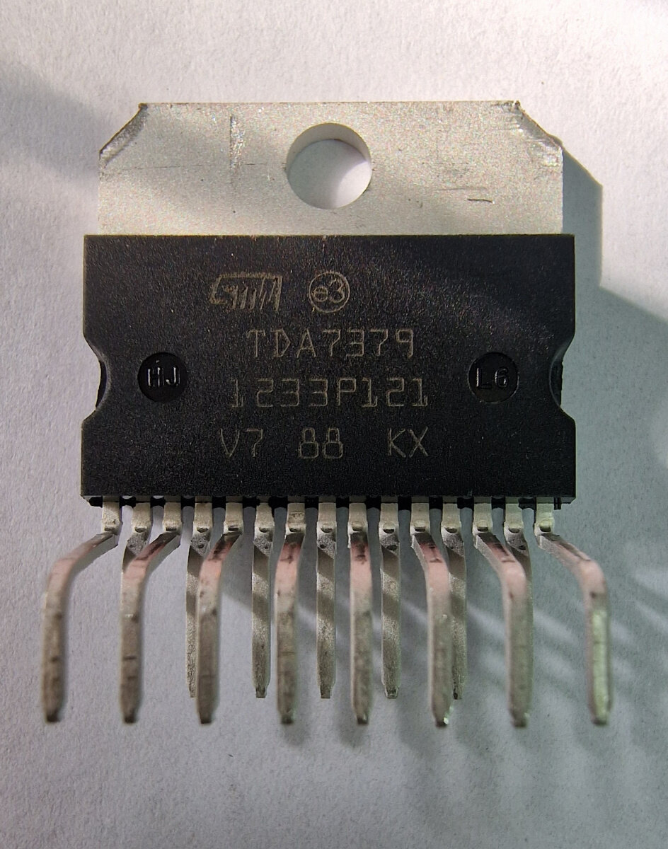 Микросхема TDA7379