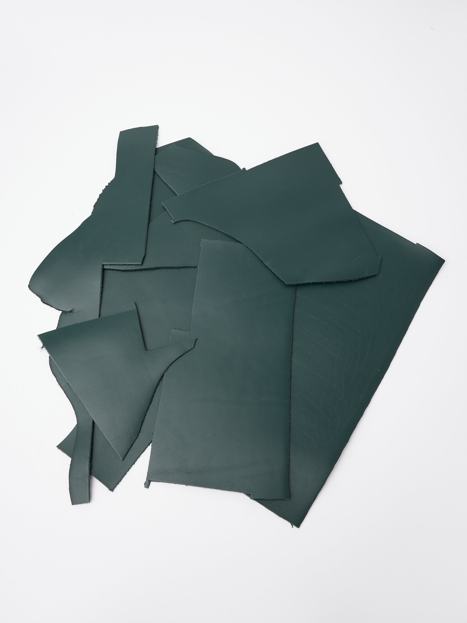 Кожа для рукоделия и творчества натуральная. Кожкусок (лоскут) цветной Alliance, кожа галант утолщенная, цвет зелены лес 300 гр.