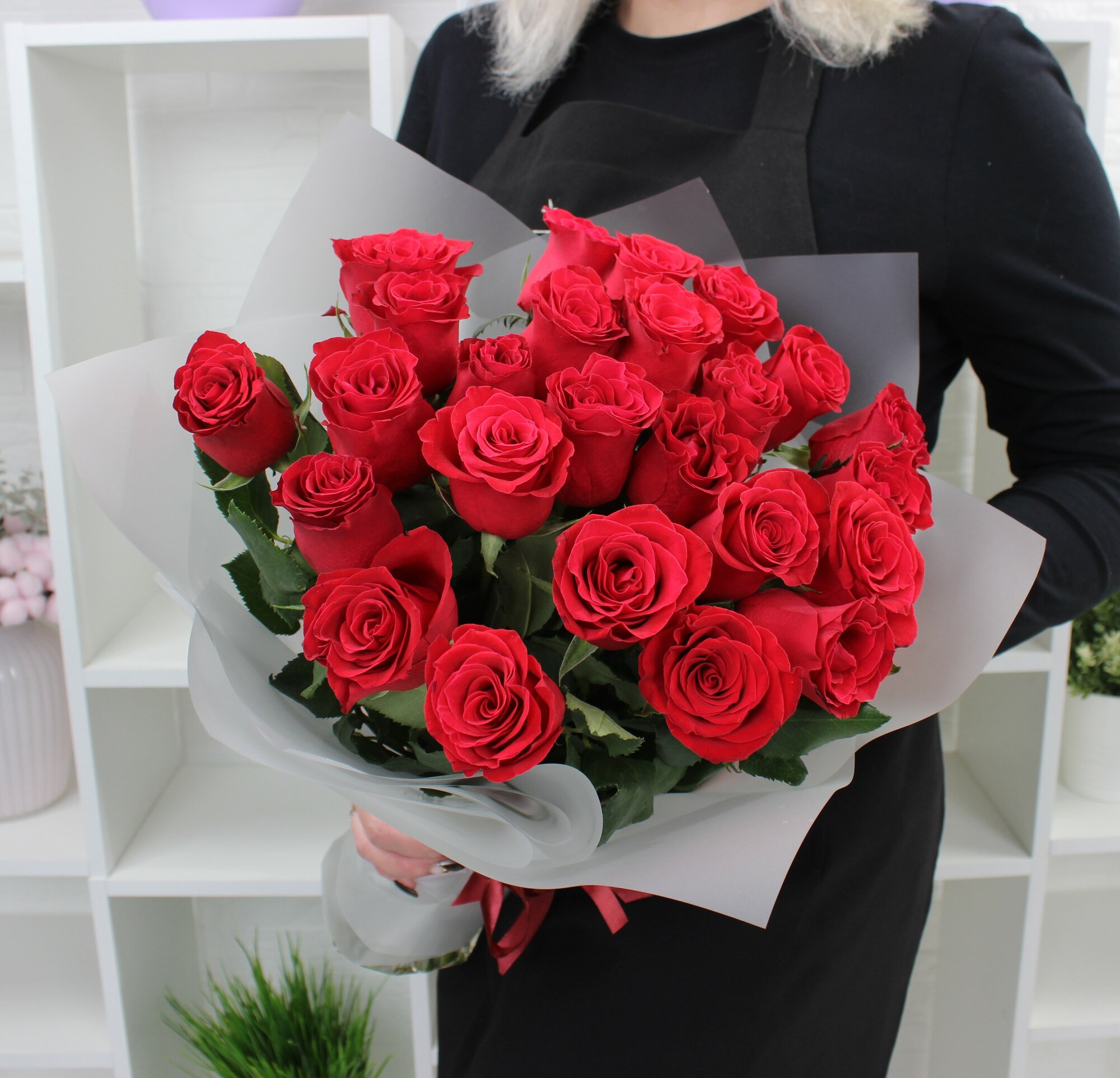 Монобукет THE FLOREAL красная роза 25 штук, высота 50 см, с бантом