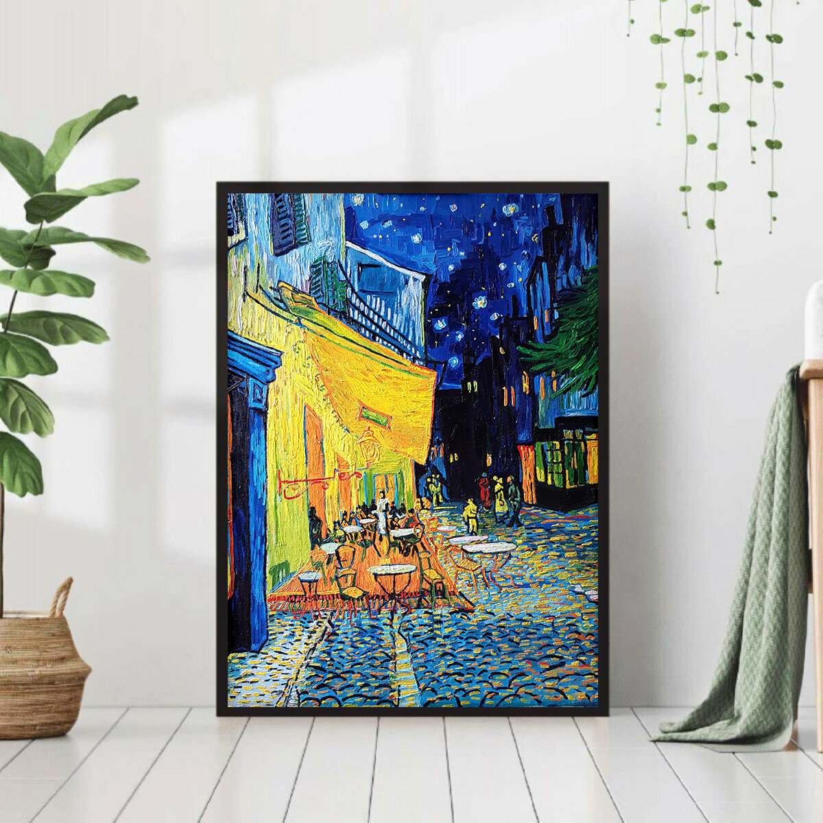 Постер " Репродукция Ночная терраса кафе Ван Гог" 40x50 в черной рамке для интерьера на стену