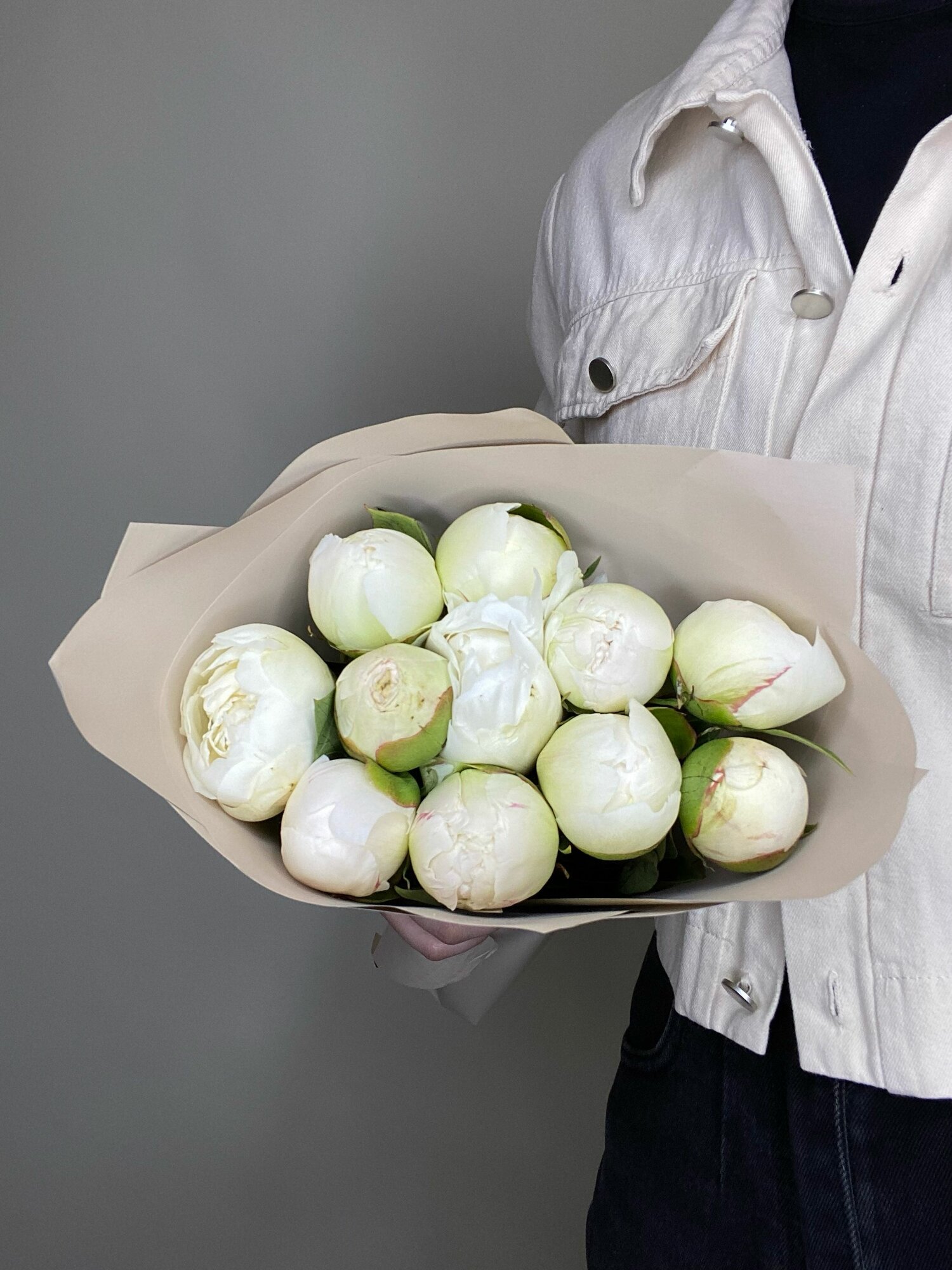 Пионы белые