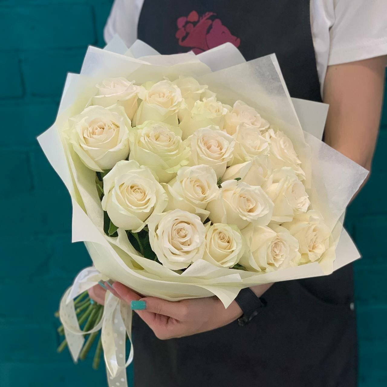 Букет из 19 белых роз
