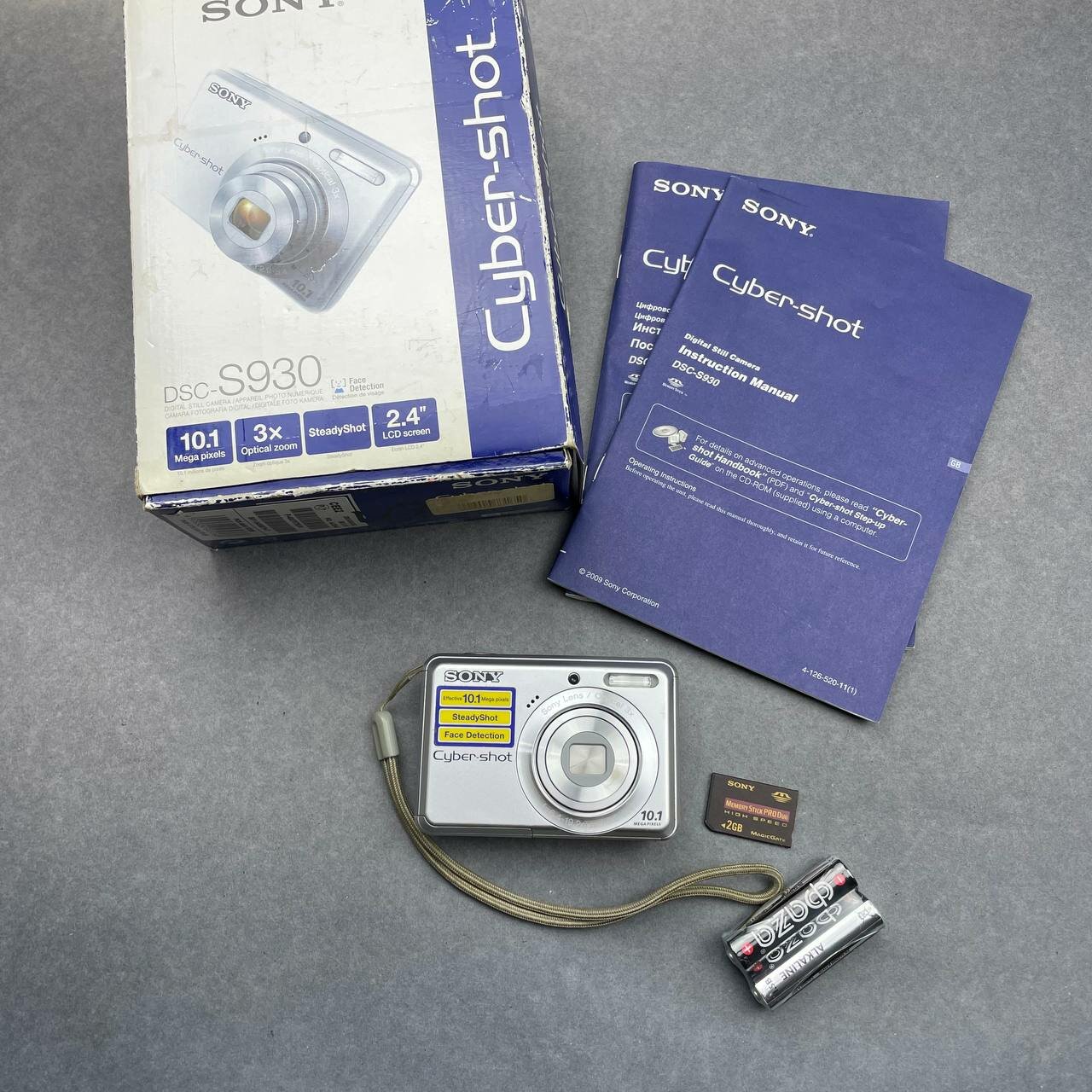 Цифровой компактный фотоаппарат Sony Cyber-Shot DSC-S930, серебристый