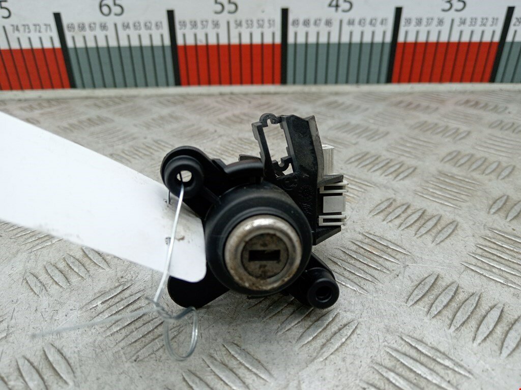 Личинка замка багажника BMW 5-Series (E60/E61) 51247201533 арт. 2240765