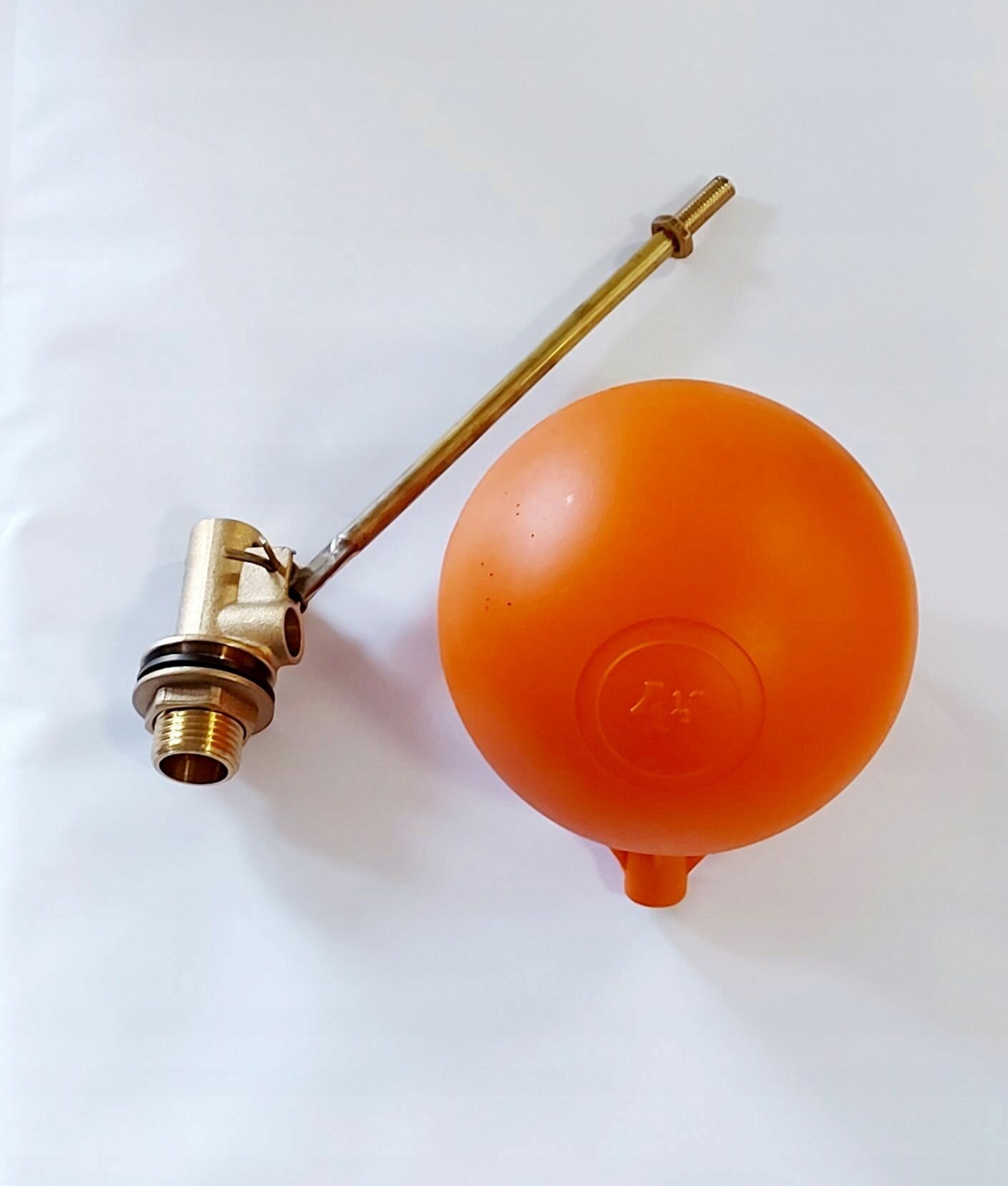 Поплавковый клапан для емкости латунный Ду 32 мм 11/4 в комплекте с поплавком шар