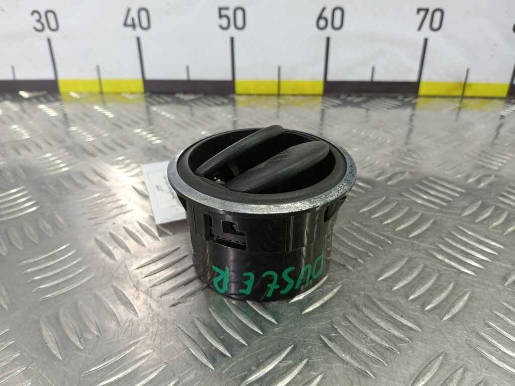 Решетка воздуховода Б/У для Renault Duster I (2010—2015) 687609254R