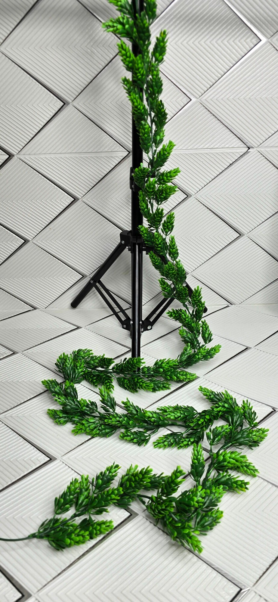 Искусственная лиана Holodilova "Хмель", 170см, пластик, зеленая