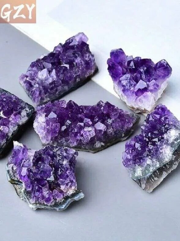 Кусочек натурального аметиста весом 50 грамм, образец кристаллической руды, используемый для украшения
