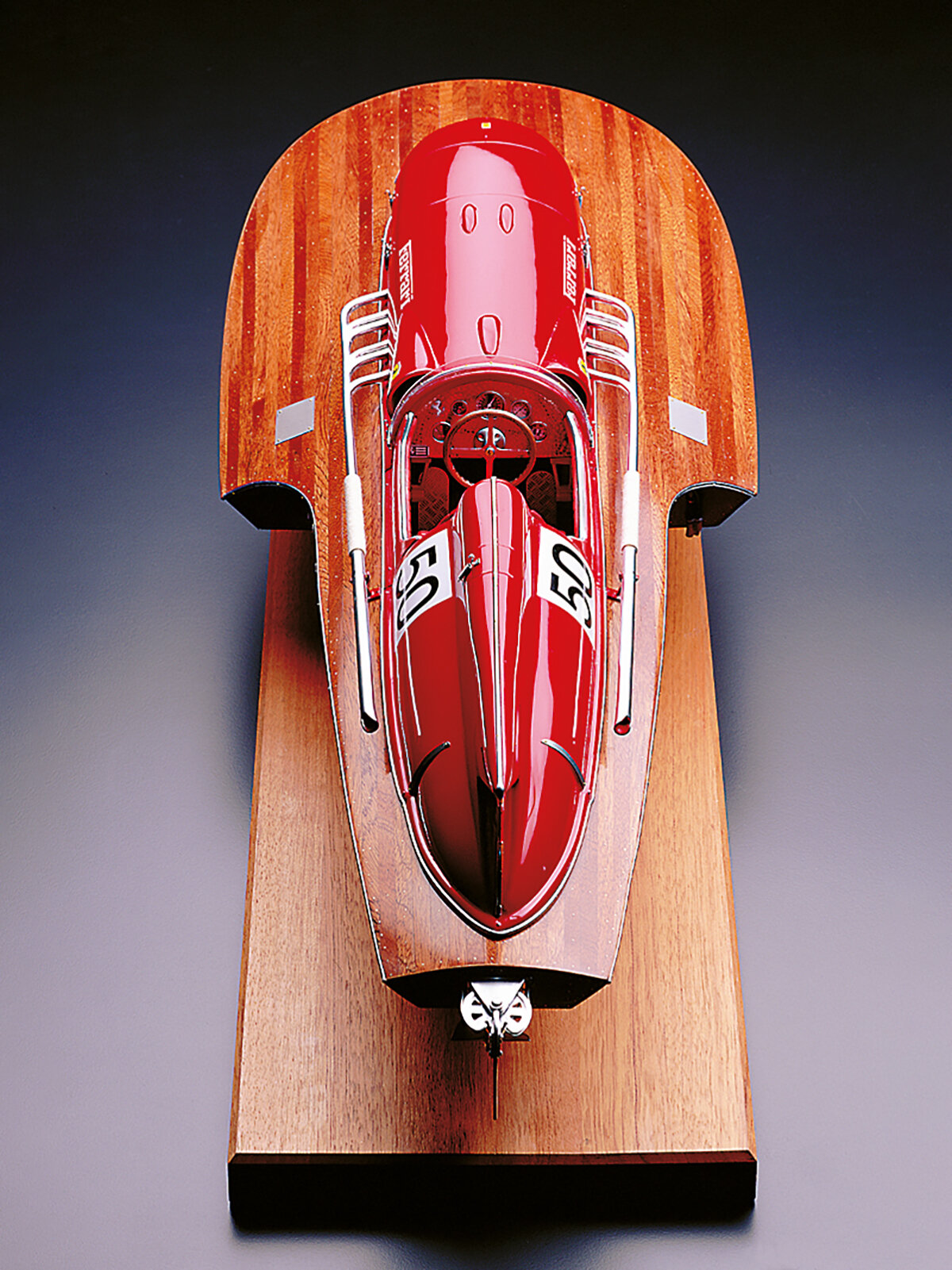 Сборная модель катера от Amati, Ferrari Arno XI, 180 часов, М.1:8