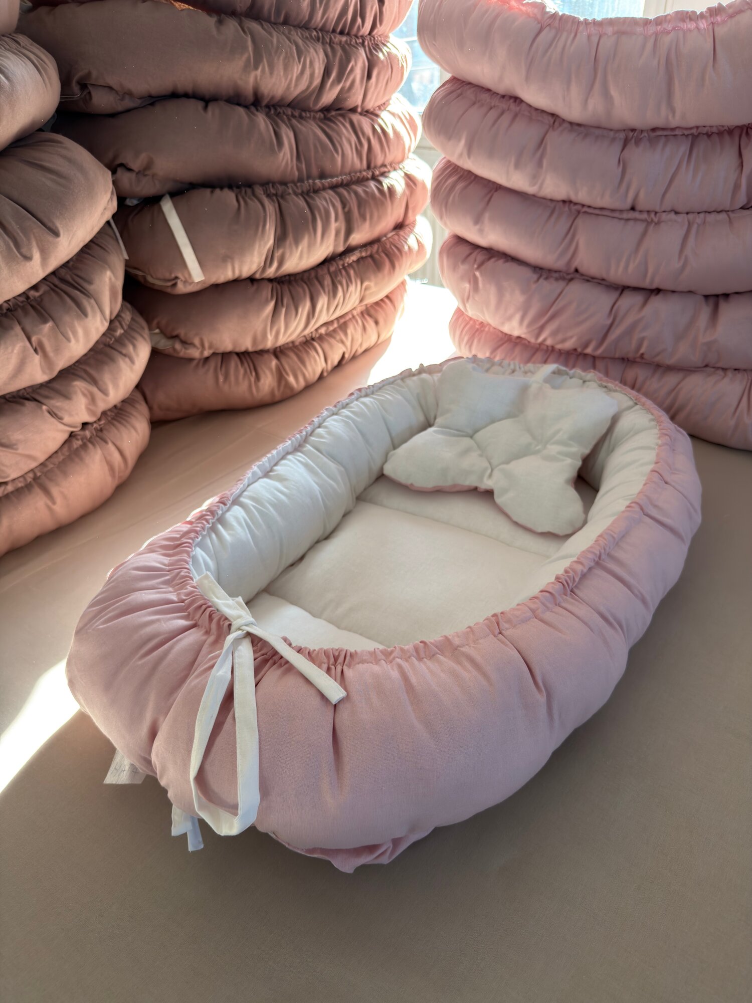 Кокон для новорожденных Lilikids, подушка, матрасик гнездышко, двухсторонний, белый/пудра