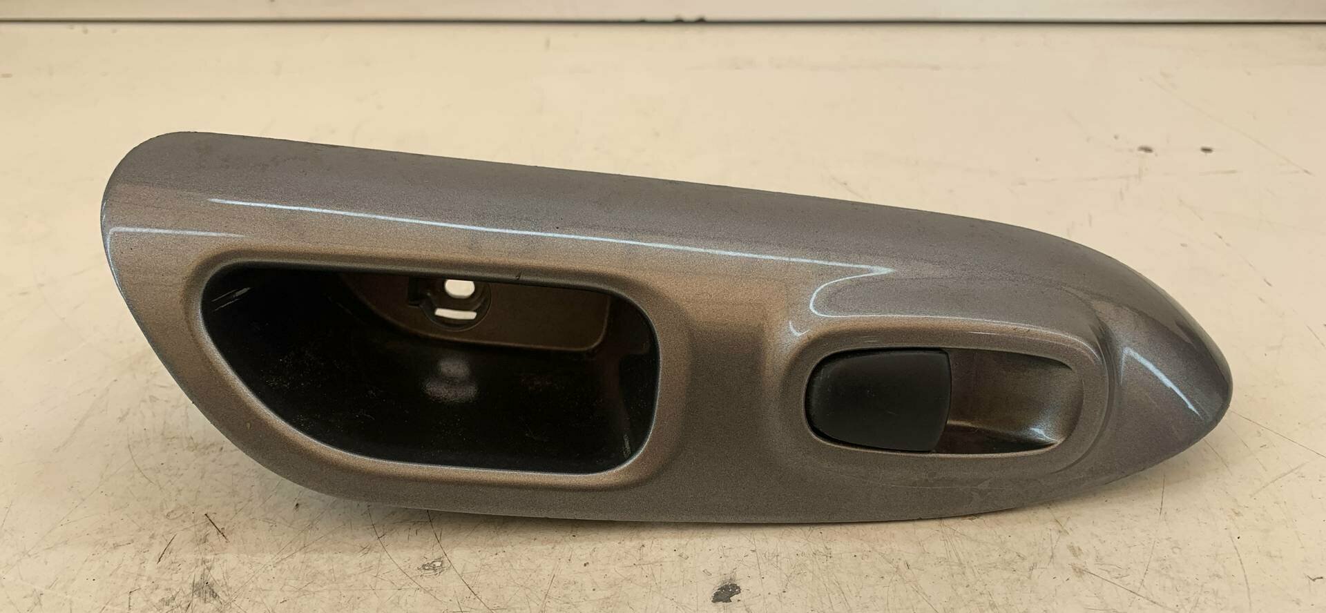Кнопка стеклоподъемника двери задней правой Nissan Juke F15 2013 254111KL5A