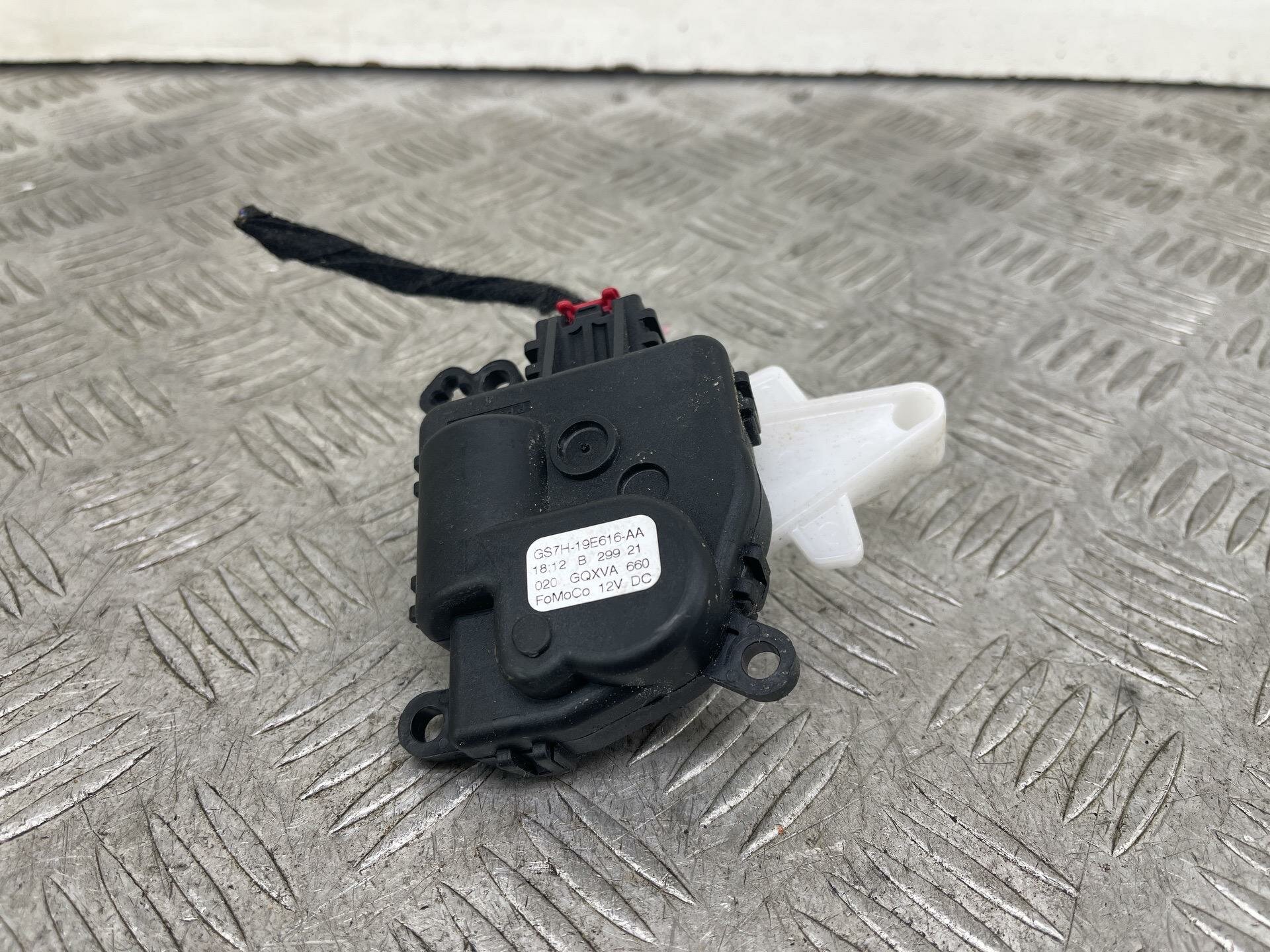 Моторчик заслонки печки Ford Galaxy 3 рест. 2022 GS7H-19E616-AA