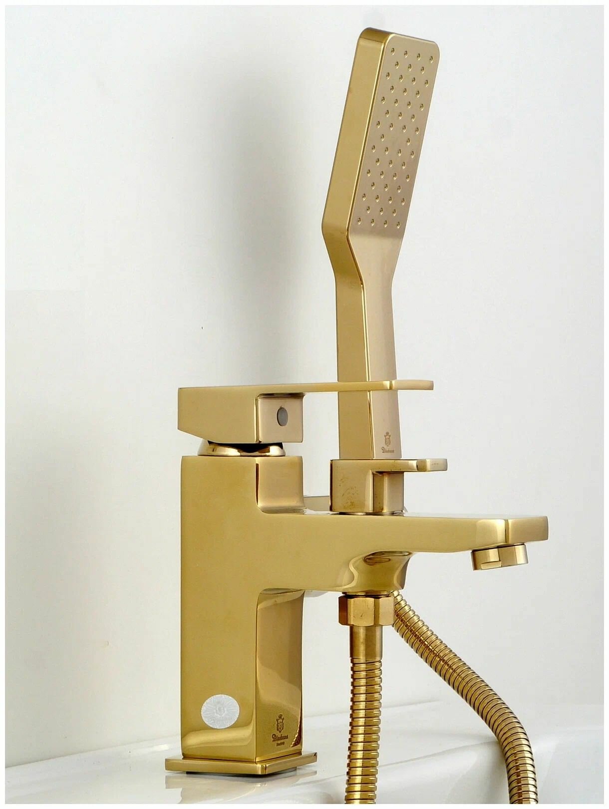 Смеситель Diadonna для раковины c душевой лейкой монолитный D84-114106J золото