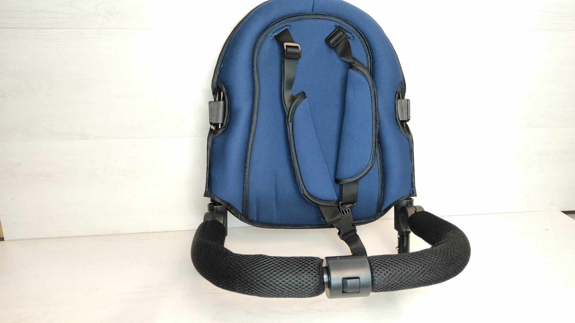 Спинка с бампером для трехколесного велосипеда