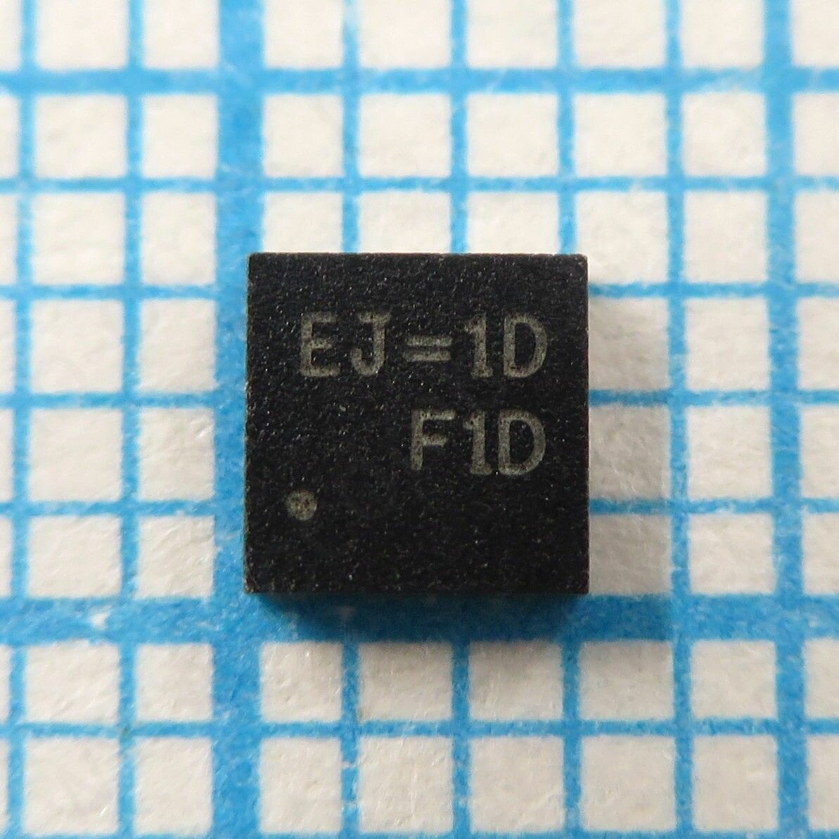 RT8153DSGQW EJ= - Однофазный ШИМ-контроллер для питания центрального процессора