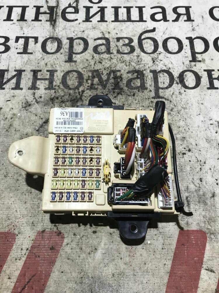 Блок предохранителей салонный Kia Sorento II (2009—2012) 954002P934