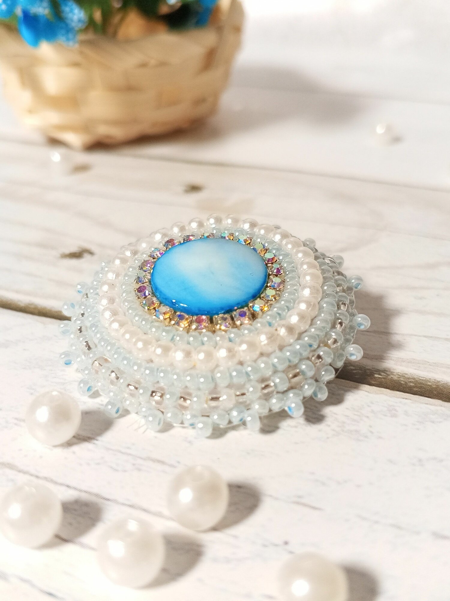 Брошь, перламутр