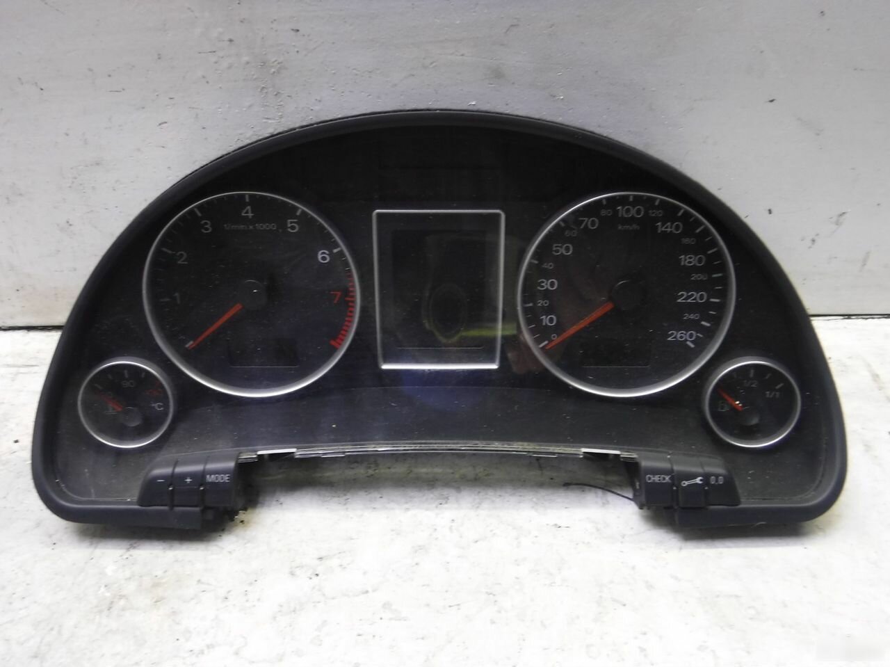 Панель приборов Audi A4 B7 (2004—2009) 8E0920901G