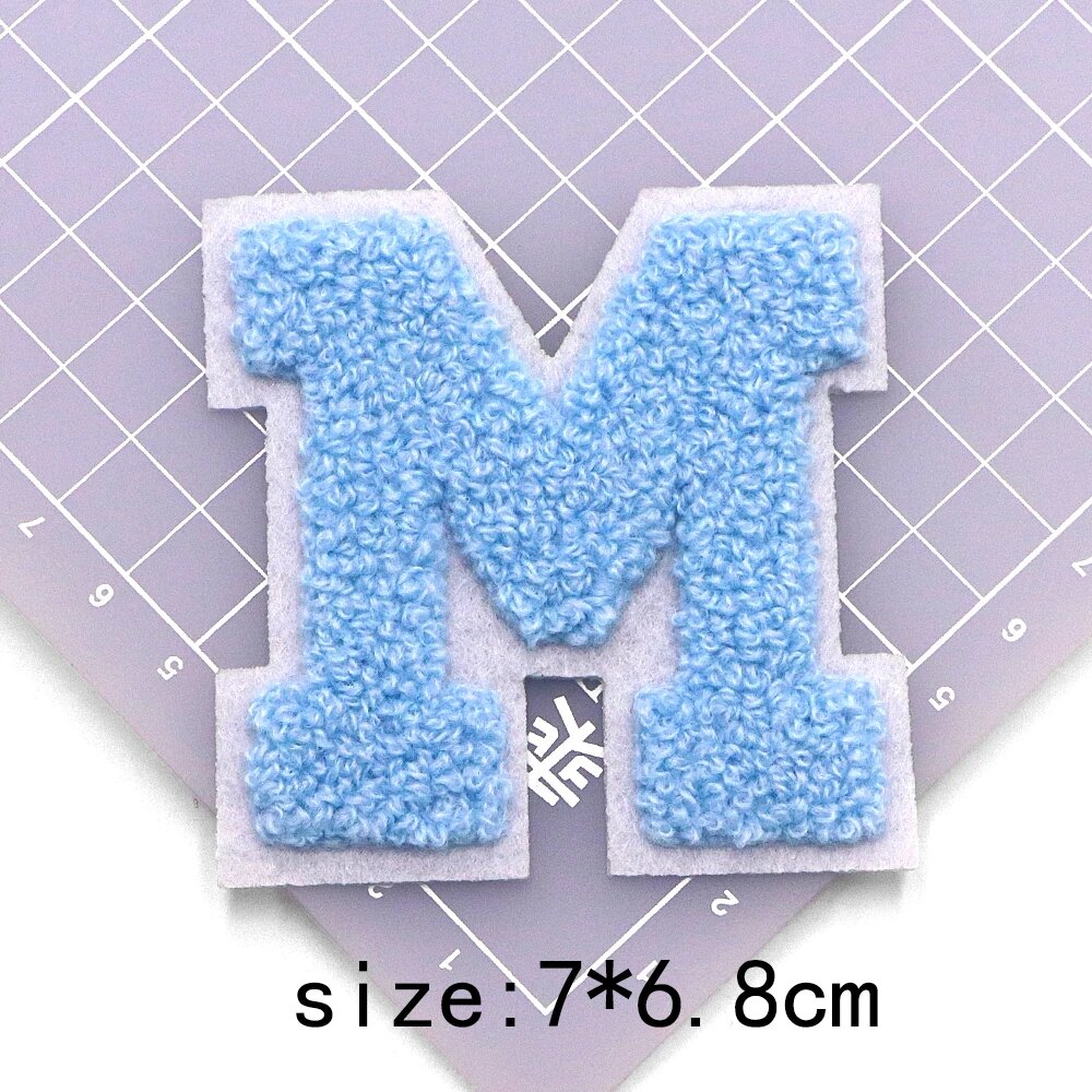 Синяя нашивка-буква M, 7*6.8 см