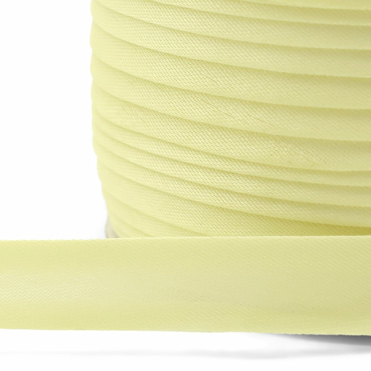 Косая бейка атласная 15мм*132м 0000-1500 (6012 св. оливковый)