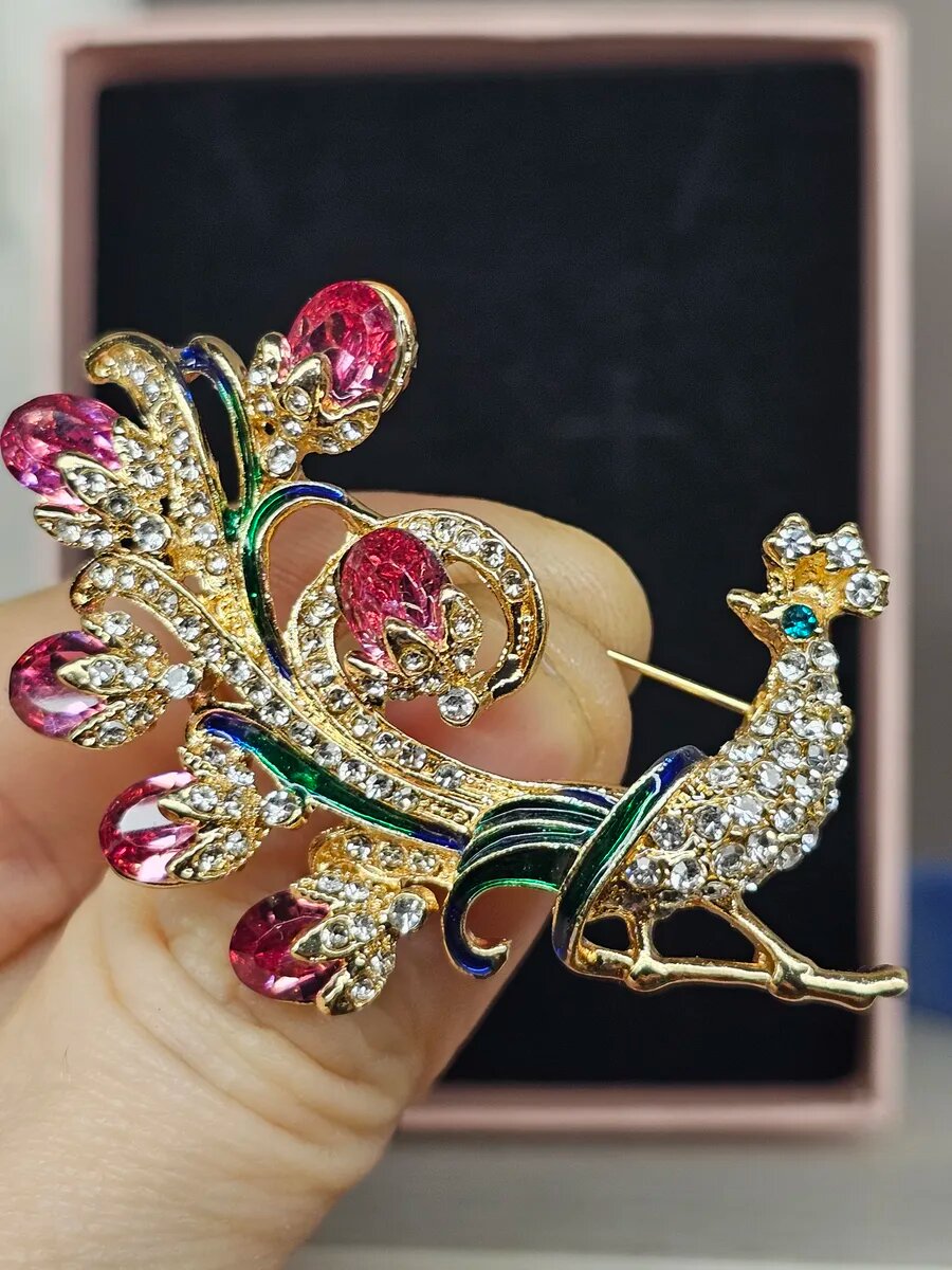 Брошь, стразы