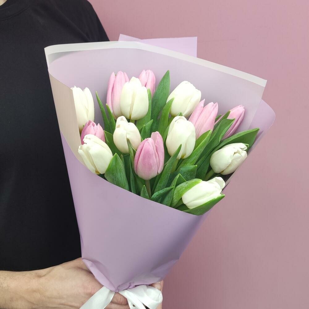 Букет из живых цветов 15 белых и розовых тюльпанов купить с доставкой