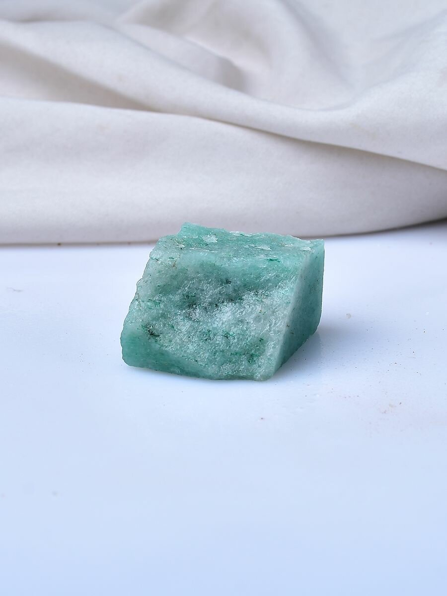 Натуральный камень "Зеленый Танглин" не подвергался обработке (3-5 см 3 шт)