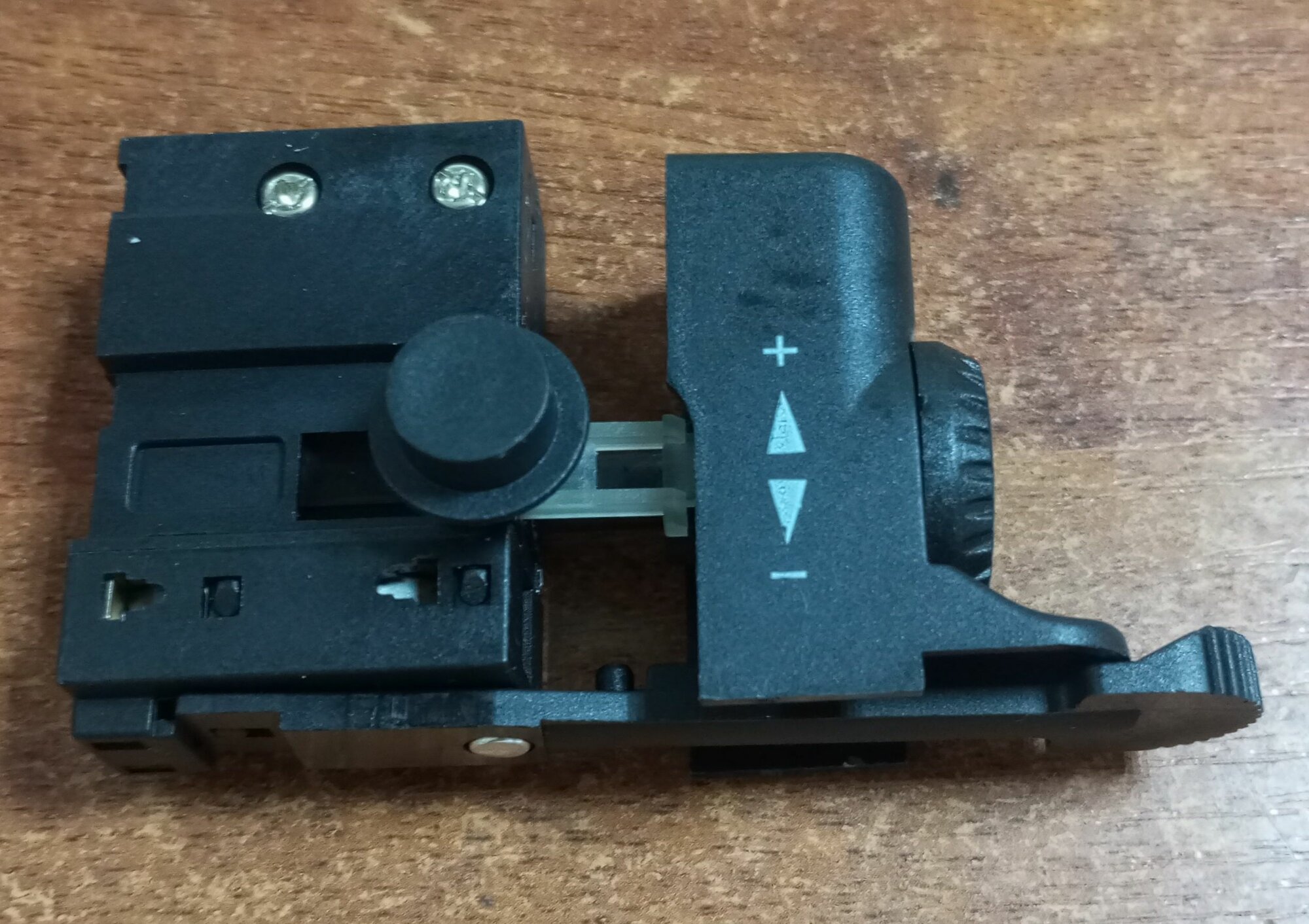 Выключатель дрели "Интерскол", мод. ДУ-500-800Р, реверс (123) 1200010