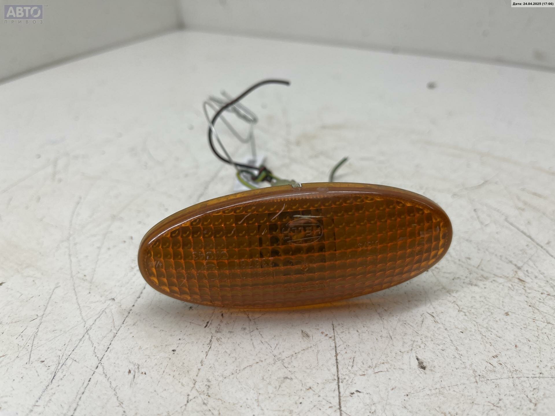 Повторитель поворота правый Nissan Almera N16 (2000-2007)