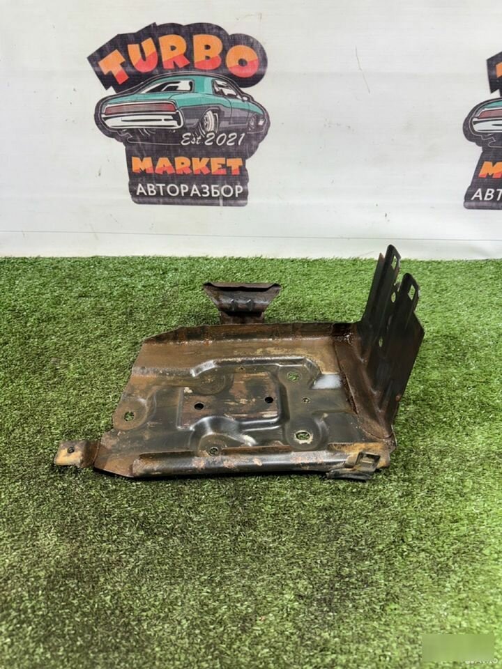 Площадка аккумулятора Nissan Almera седан 1.8 QG