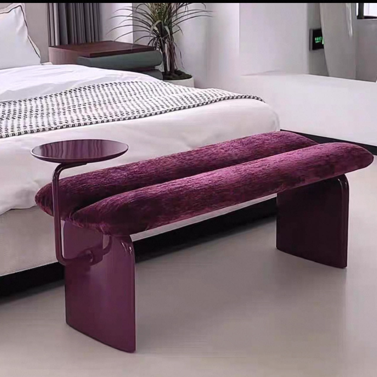 Интерьерная банкетка с маленьким круглым столиком-подставкой Glenal (фиолетовый / 82*43*58)