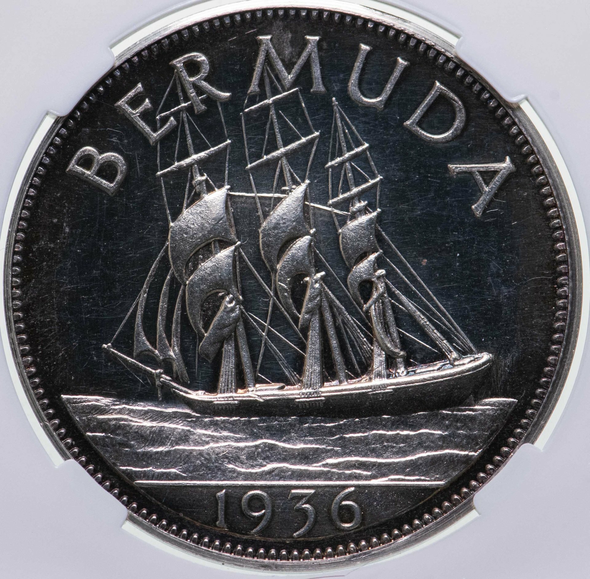 Бермудские острова крона 1936 рестрайк 1954 "Корабль" в слабе, Серебро 917, в сохранности PF66