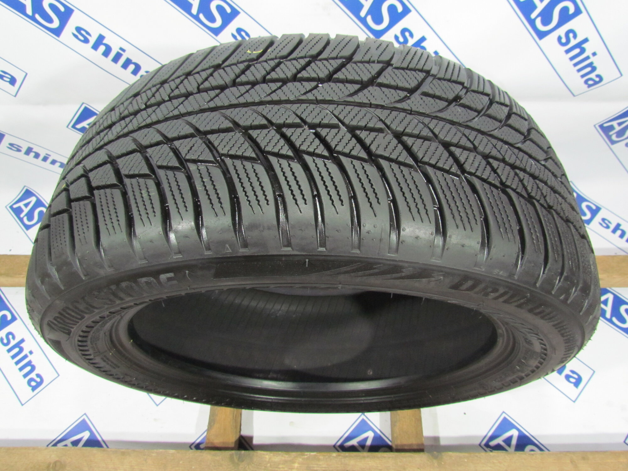 Bridgestone Driveguard Winter 225 50 R17 RunFlat зимние БУ шины 5-10% износ , артикул 0028566