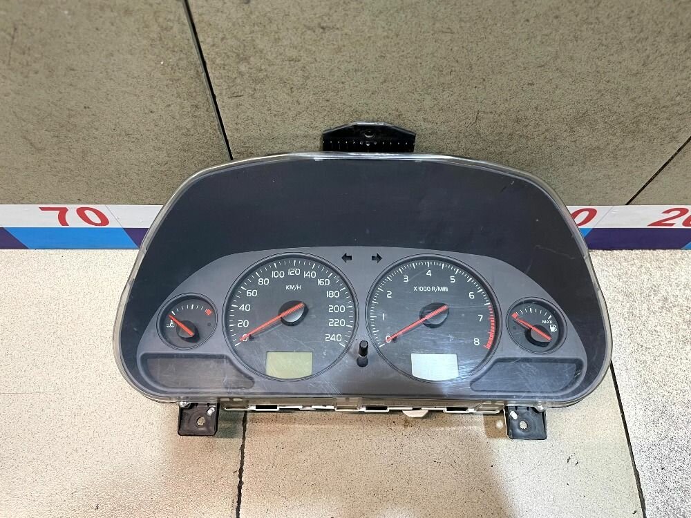 Панель приборов Volvo S40 30623052