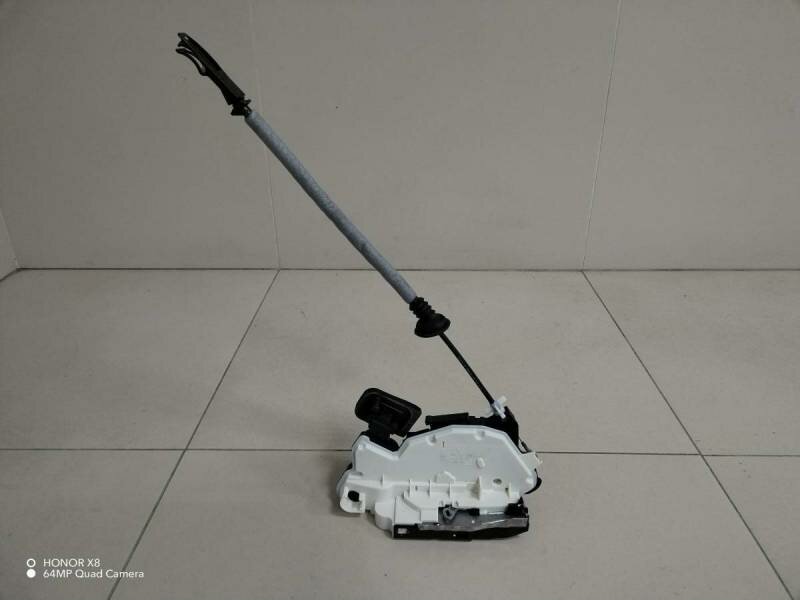 Замок двери передней правой Volkswagen Polo Sed RUS 2011 кат.номер: 6RF837016