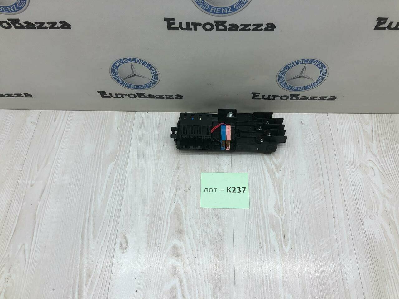 Блок предохранителей задний Mercedes W211 A2115452301