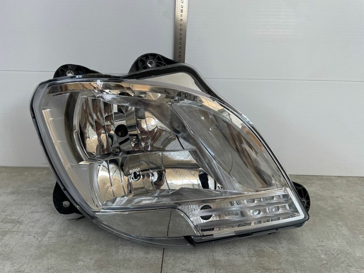 Фара головного света правая DAF XF106 ручная регулировка LED (ДАФ)