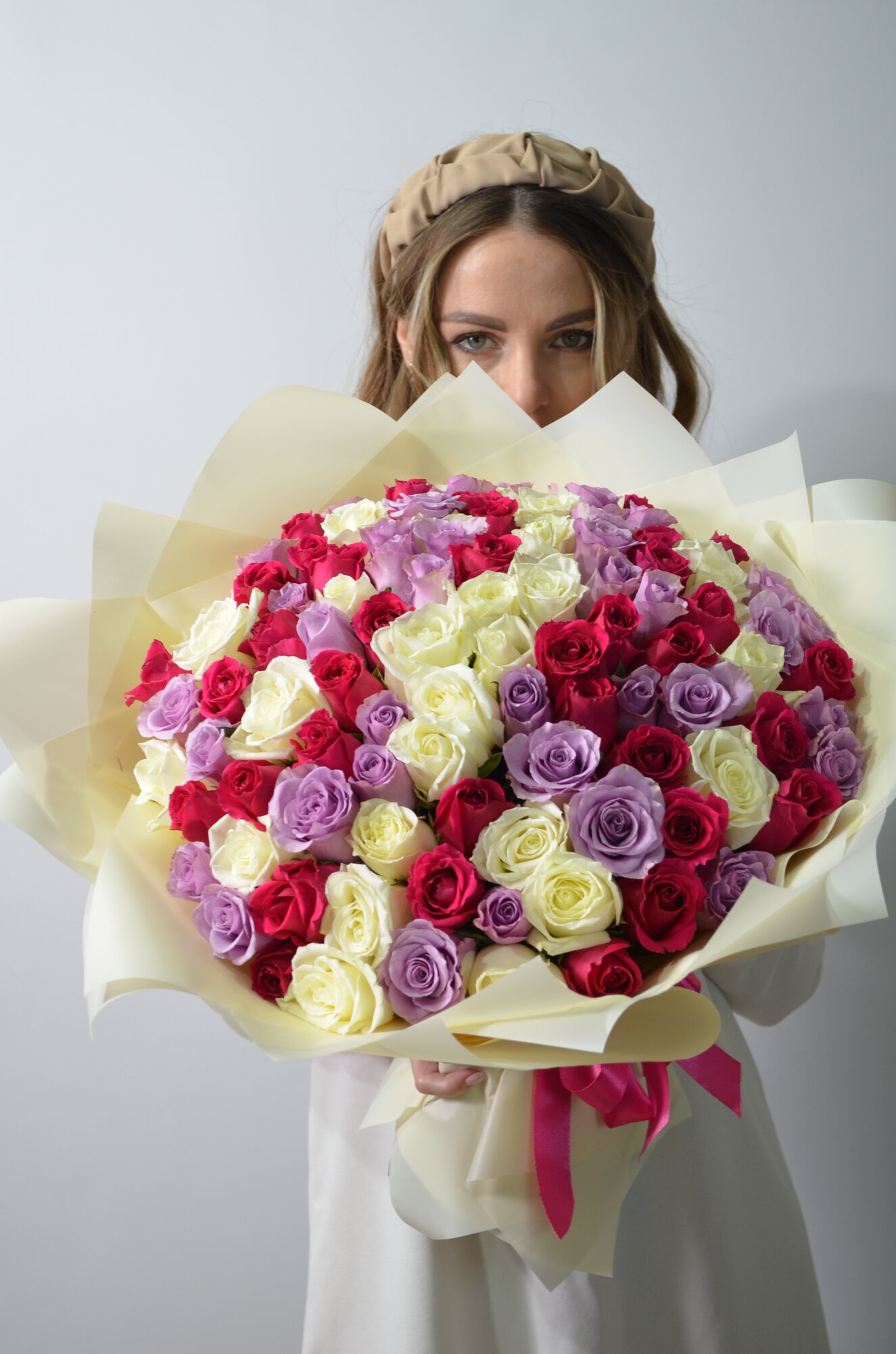 Букет Lavieflowers, цветы малиновые/сиреневые/белые, живые, 101