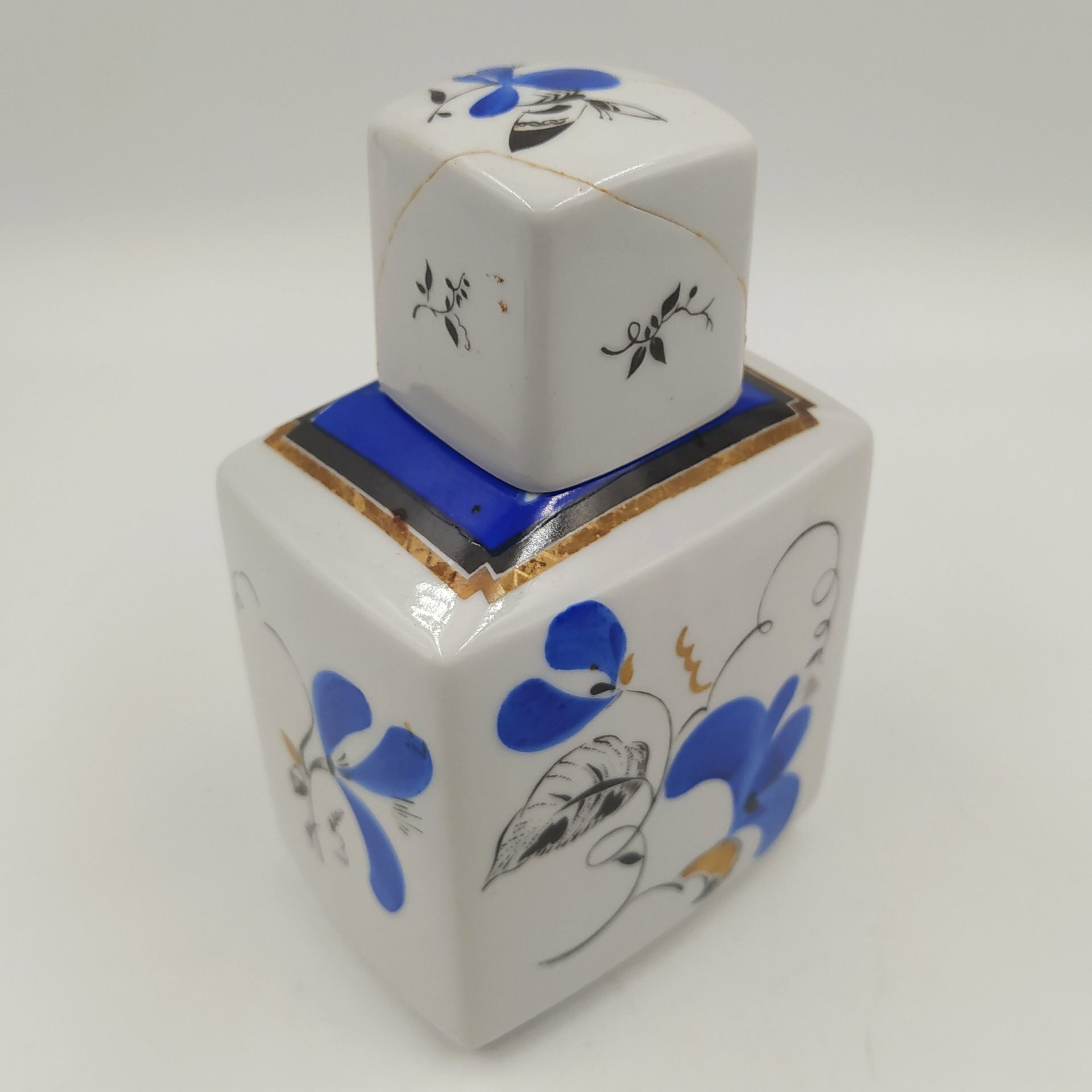 Чайница "Синий цветок", фарфор, роспись, Ленинградский фарфоровый завод (ЛФЗ)