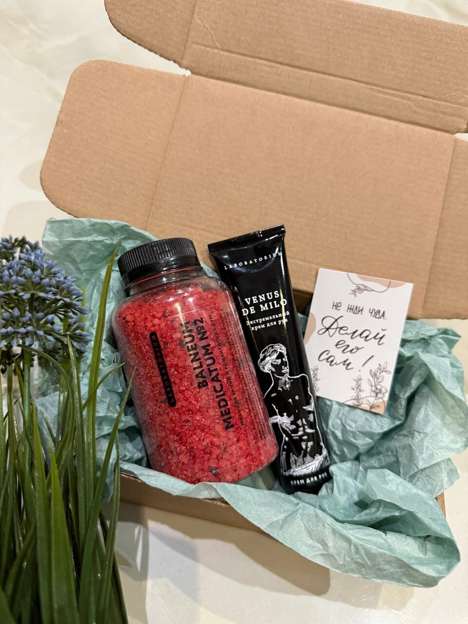 Подарочный набор "Счастье в Мелочах 2", Laboratorium, соль для ванны Микс для ванны №2 Роза, авокадо, чайное дерево (250гр), крем для рук (60мл)