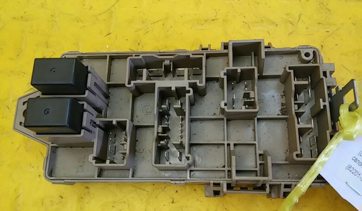 Блок предохранителей Forester (S11) Subaru 82201SA000