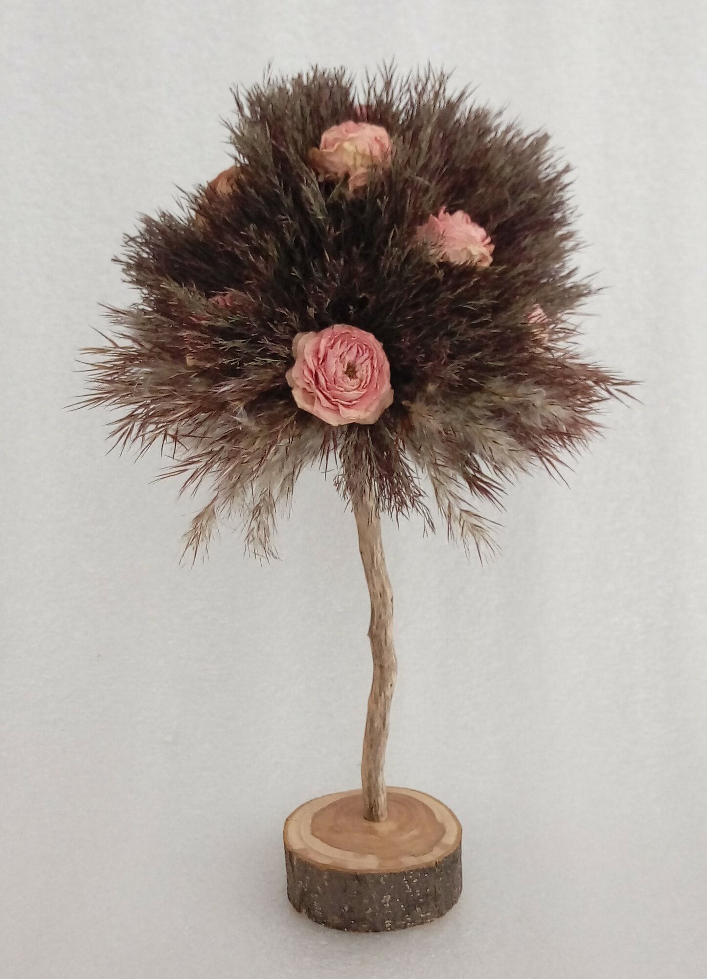 Топиарий Поделки домового "Весенняя нежность", натуральный сухоцвет, дерево, 30 см