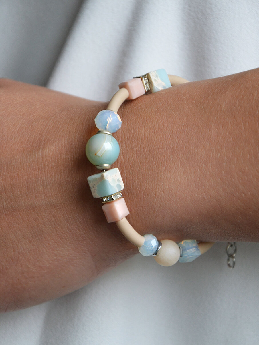 Эластичный браслет