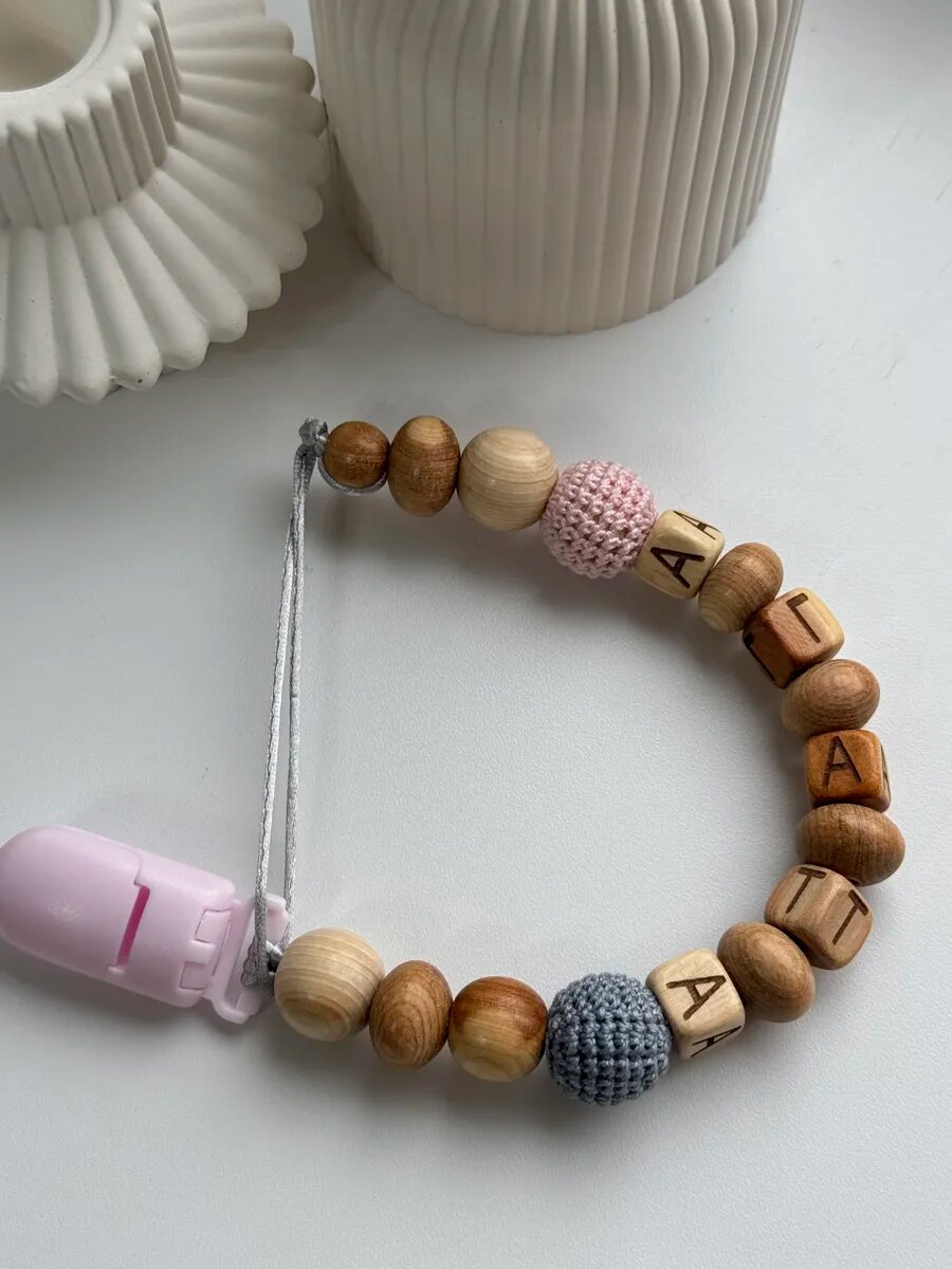 Именной держатель прорезыватель для соски из дерева можжевельник Агата